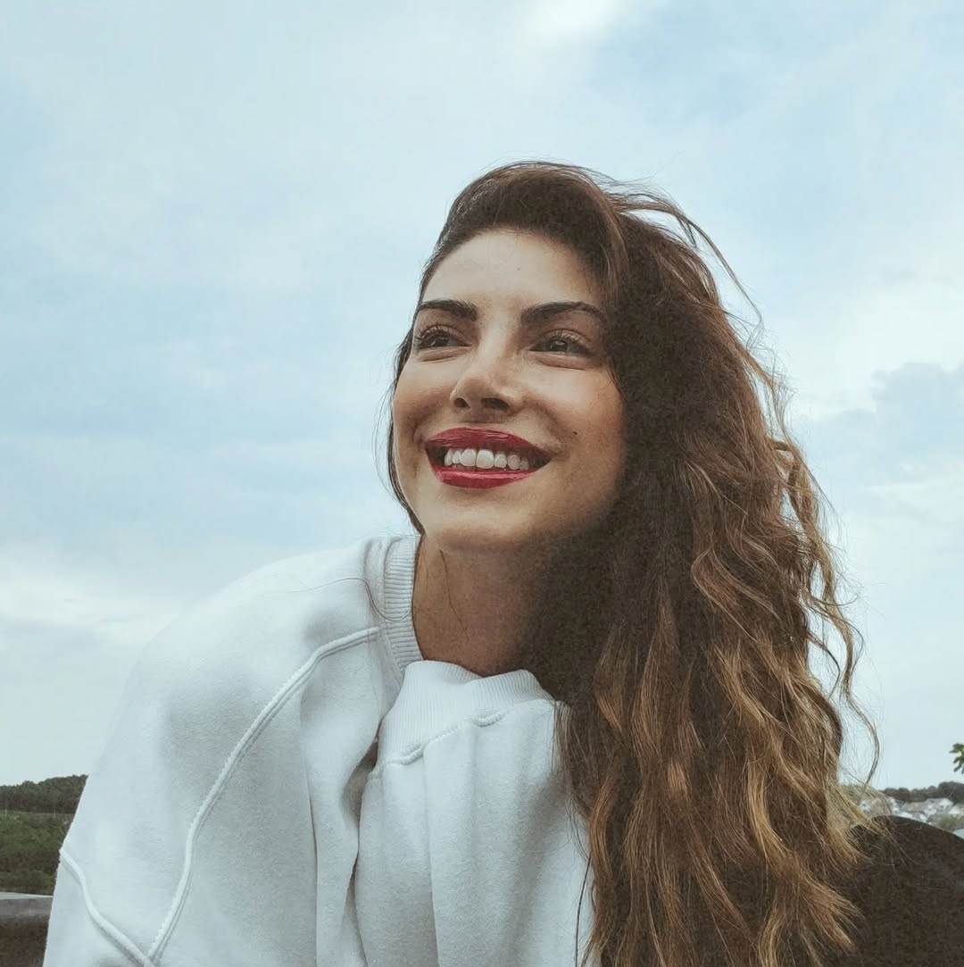 Deniz Baysal are un nou proiect – VIAȚĂ CU AROMĂ DE CAFEA