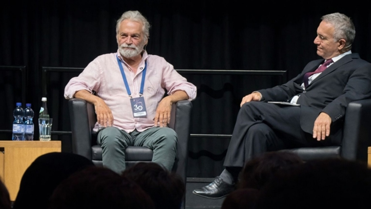Haluk Bilginer: Oamenii uită că vor muri; de aceea există obrăznicie ...